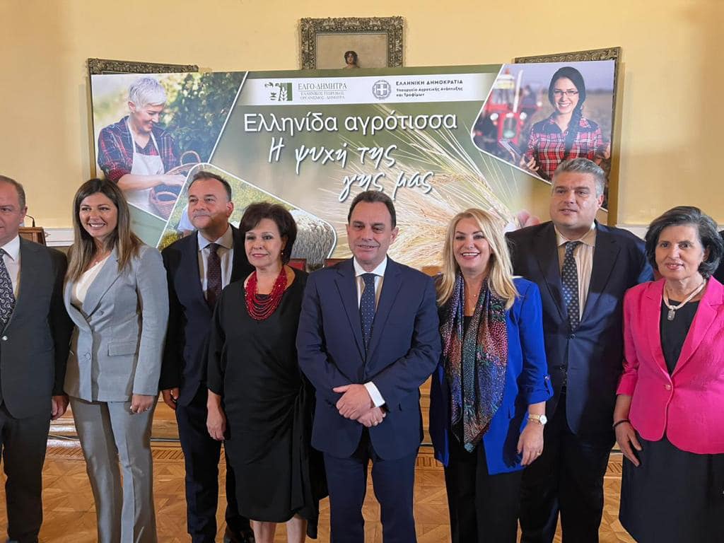 Ελληνίδα αγρότισσα: Η ψυχή της γης μας - AcheloostvNews