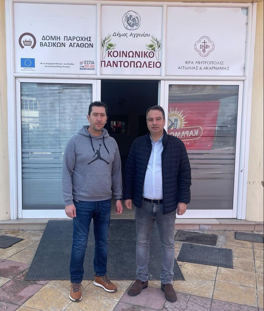 Eπίσκεψη και δωρεά του Θανάση Παπαθανάση στα Κοινωνικά Παντοπωλεία των ...
